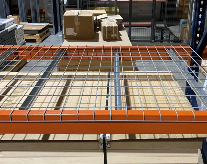 Wire Mesh VS. Wood: The Best Option for Your Pallet Racks